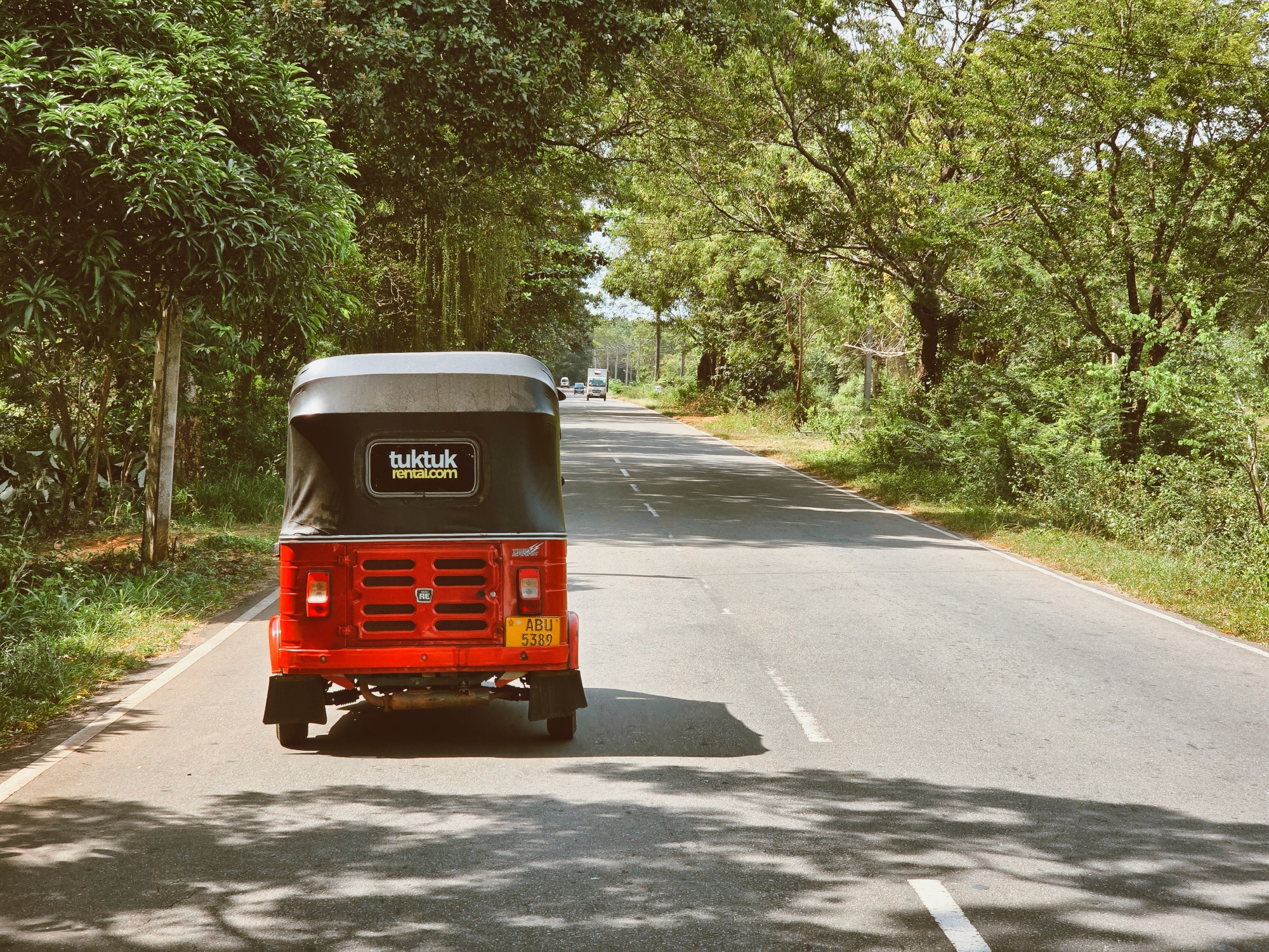 Self Drive in Sri Lanka: The Ultimate Guide to Renting a Tuk Tuk